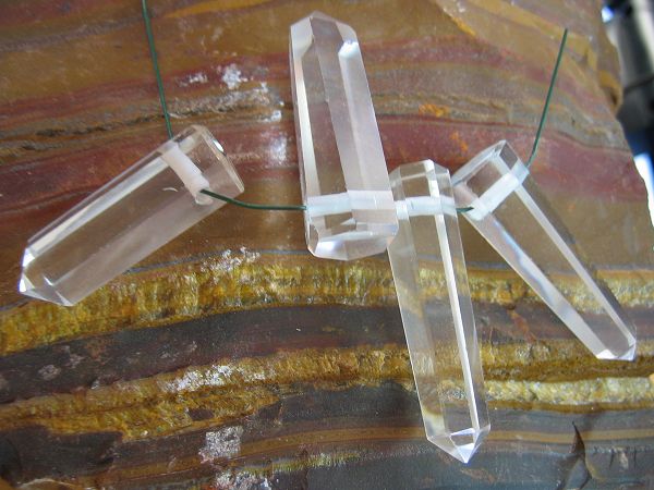 Alexandre Import Nature - CRISTAL DE ROCHE POLI - Pierres percées ...